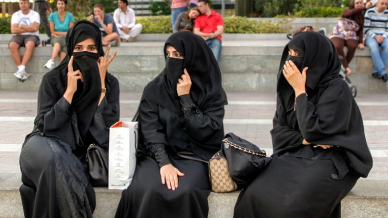 All About the Arab Cultural Norms & Customs in the Country of UAE